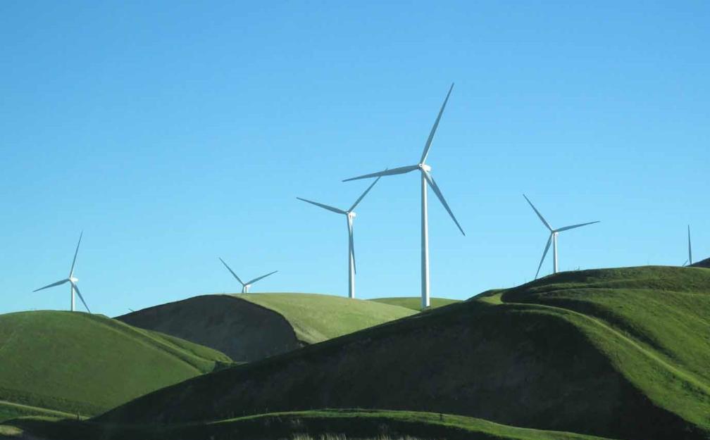Giant Wind Turbine Farms near Livermore and Rio Vista in California